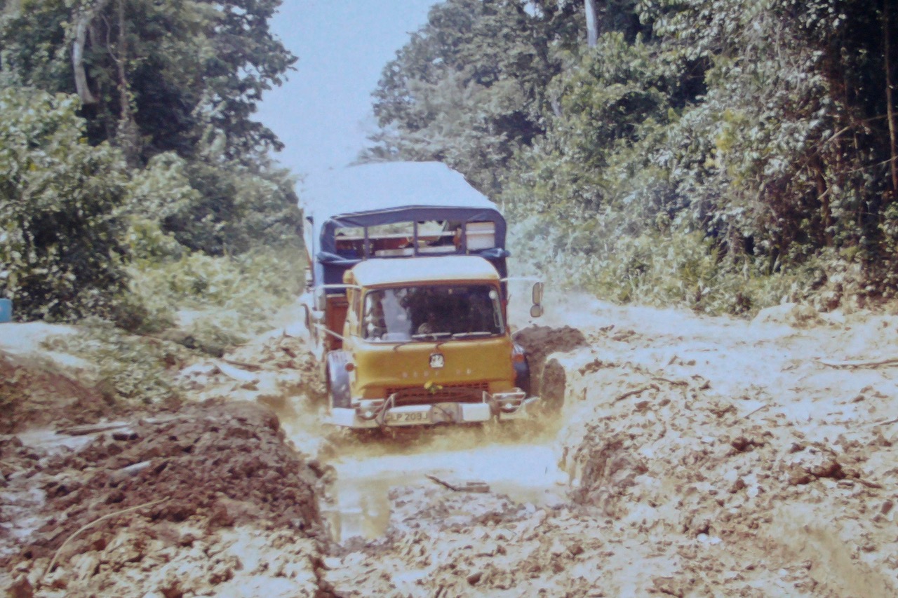 GLP203J – Africa southbound 1977 (3) – Pothole Zaire – Leader Derek ...